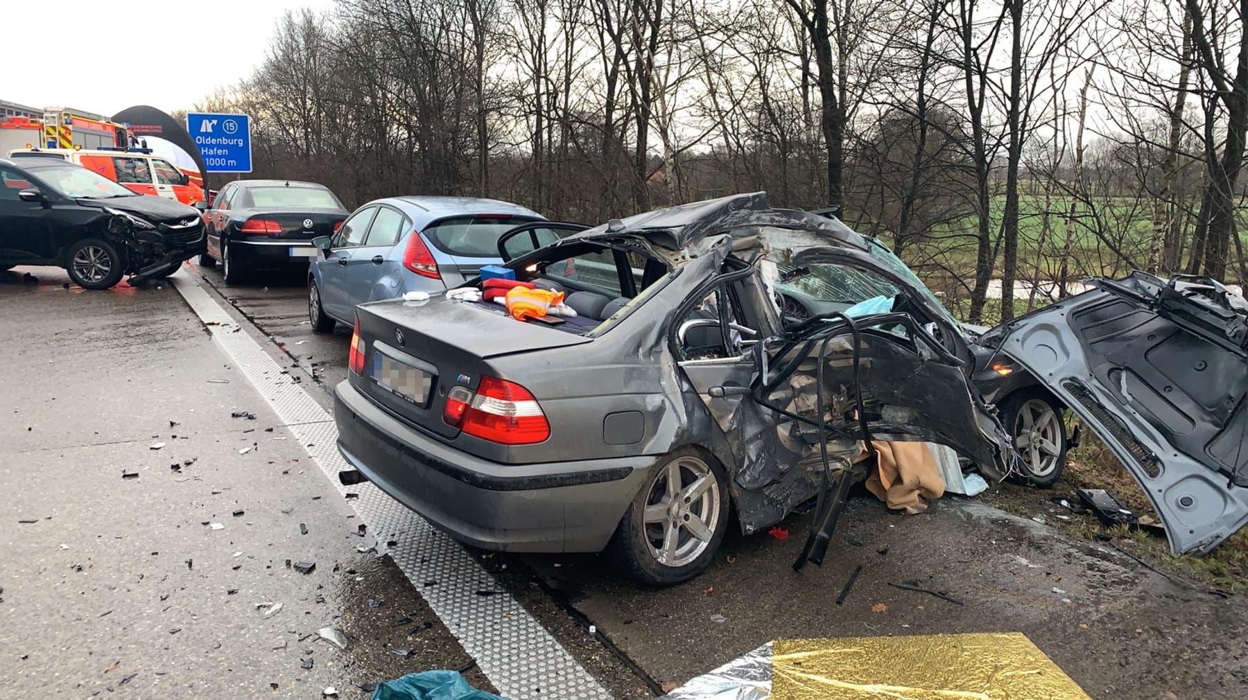 Massenkarambolage auf Autobahn 29: Ein Toter und elf Verletzte nach Hagelschauer