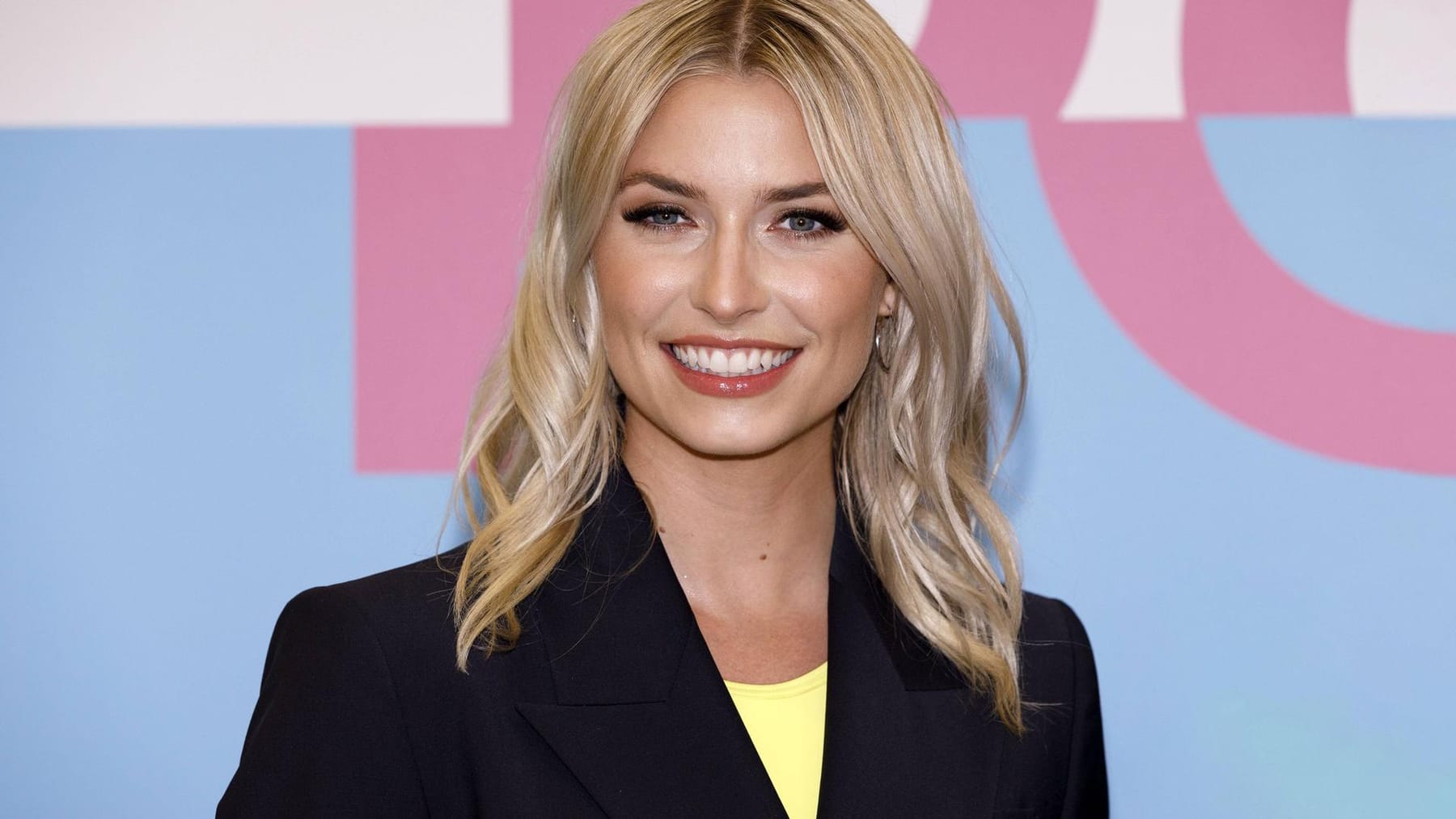Lena Gercke: GNTM-Star zeigt Babybauch in engem Lederrock Lena Gercke: GNTM-Star zeigt Babybauch in engem Lederrock