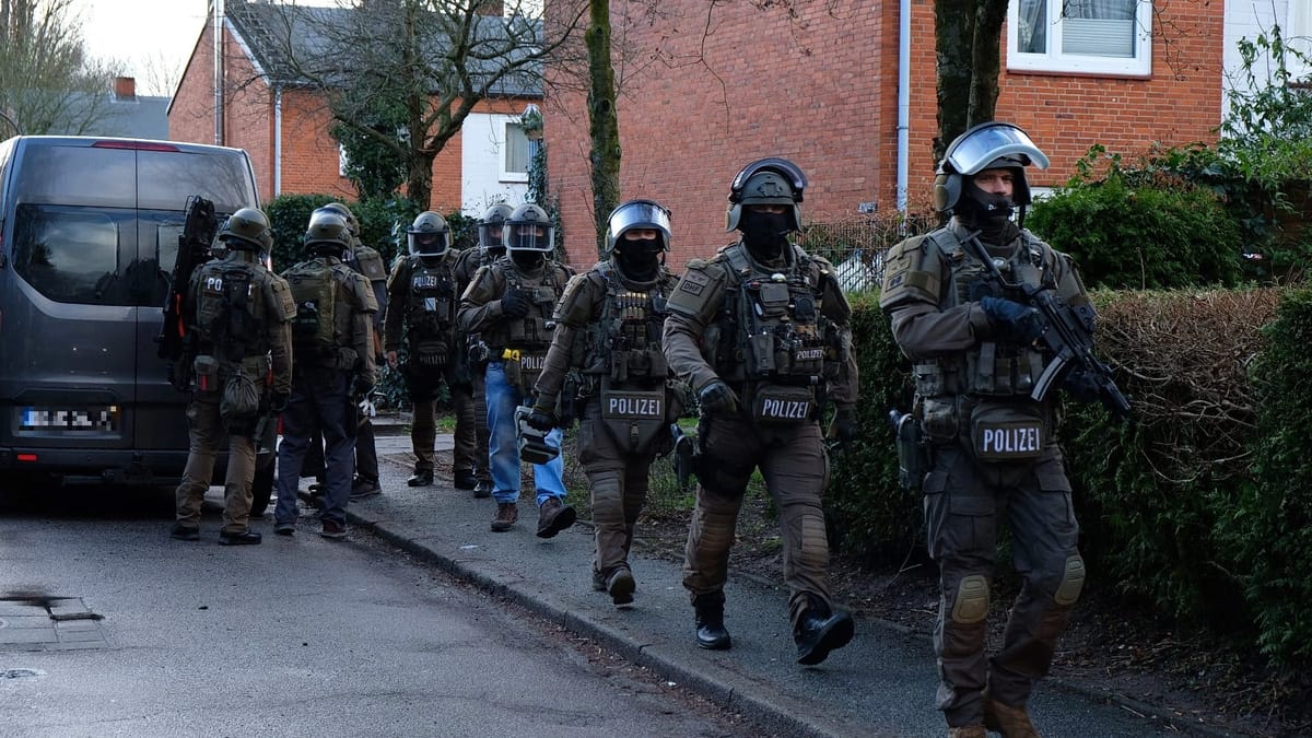 Hamburg: SEK stürmt nach Bedrohung in Glinde Wohnung und nimmt Frau fest