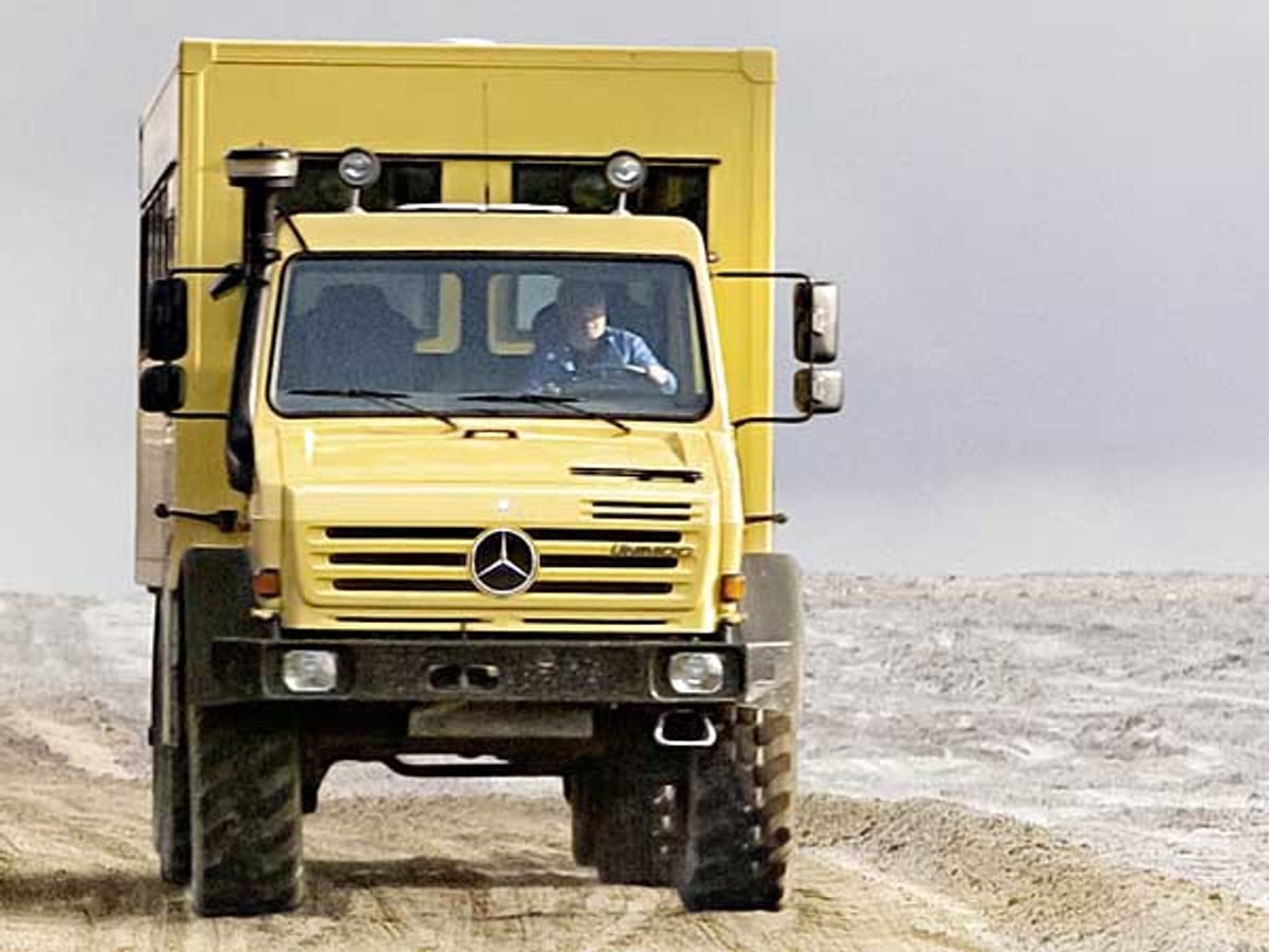 Unimog U5000 Feuerwehrfahrzeug Mercedes Benz UNIMOG U5000 CAS 24 DOKA