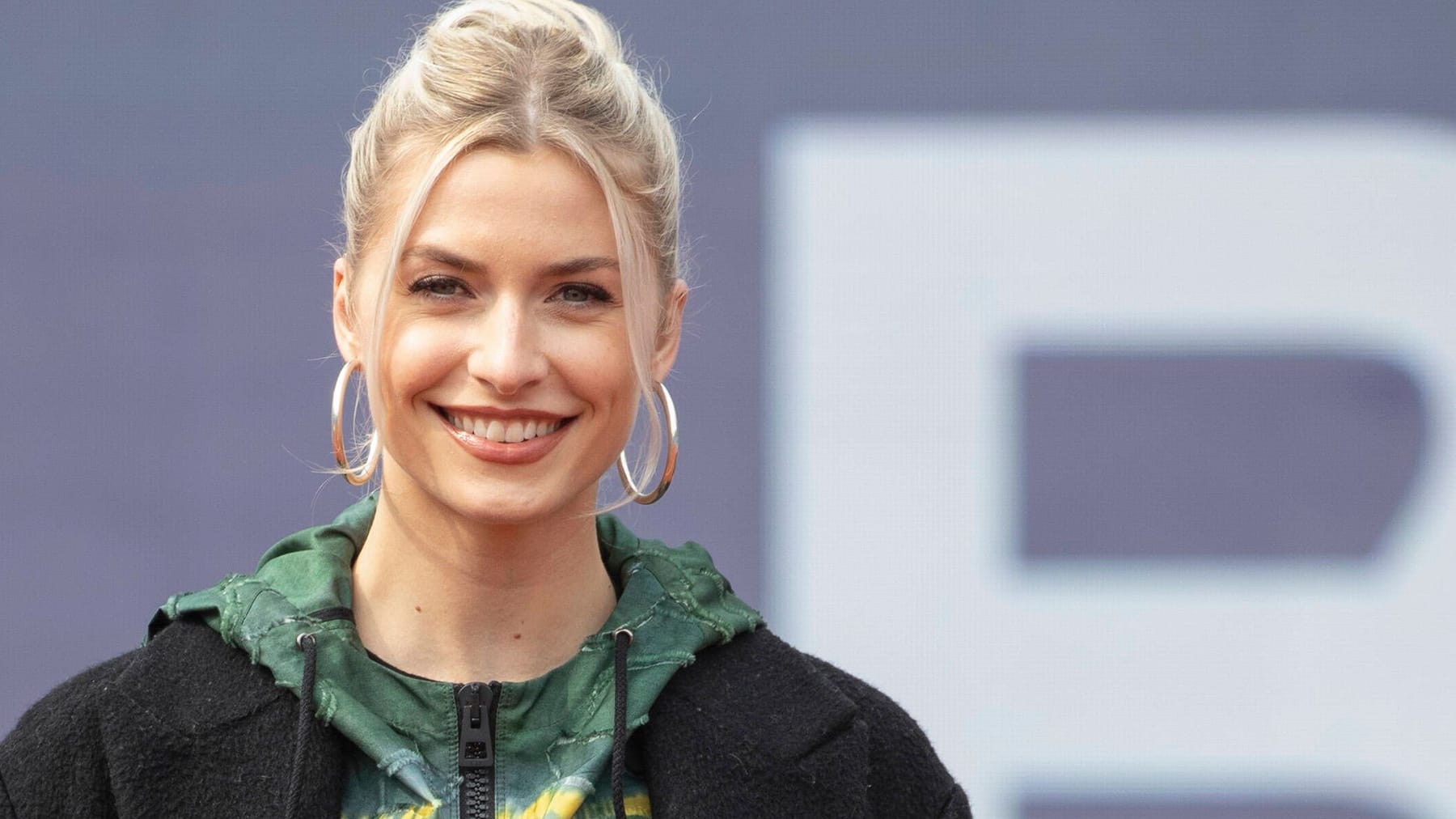 Lena Gercke | GNTM-Star im hautengen Kleid: So groß ist ihr Babybauch schon