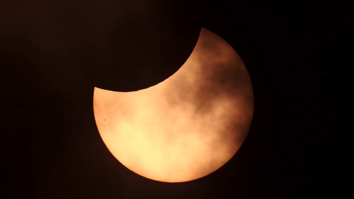 Videos zeigen partielle Sonnenfinsternis