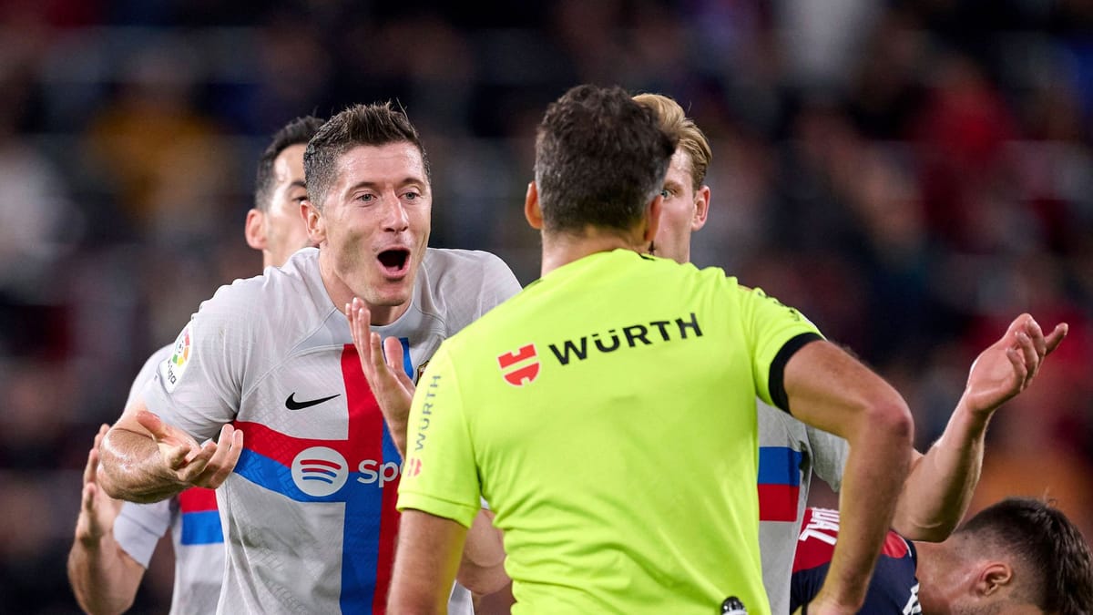 Lewandowski fliegt vom Platz: Erstes Rot seit zehn Jahren Lewandowski fliegt vom Platz: Erstes Rot seit zehn Jahren