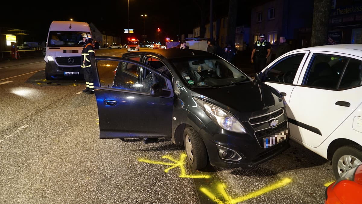 Hamburg: Wendemanöver über vier Spuren endet mit Unfall