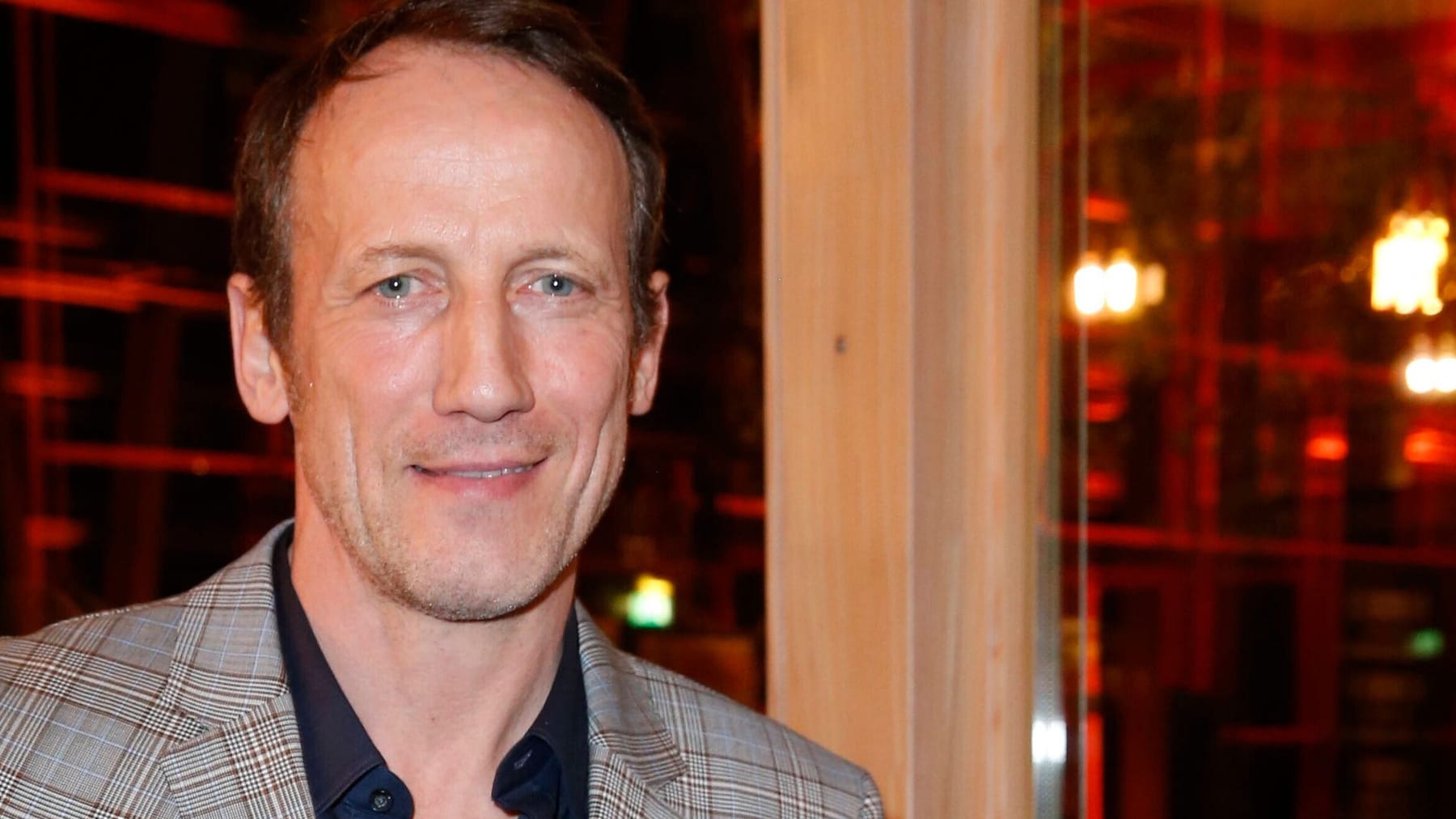 "Tatort"-Star Wotan Wilke-Möhring liebt 30 Jahre jüngere Frau