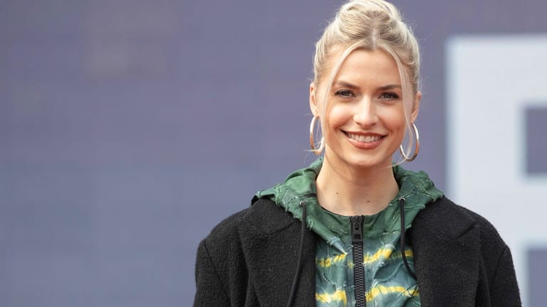 Lena Gercke lässt tief blicken: GNTM-Star posiert ohne BH