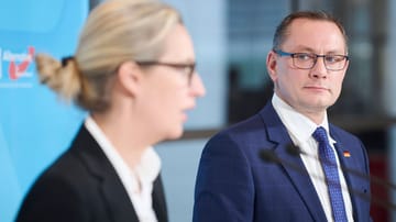 Russland im Ukraine-Krieg | Wie AfD und Linke Putin in die Hände spielen