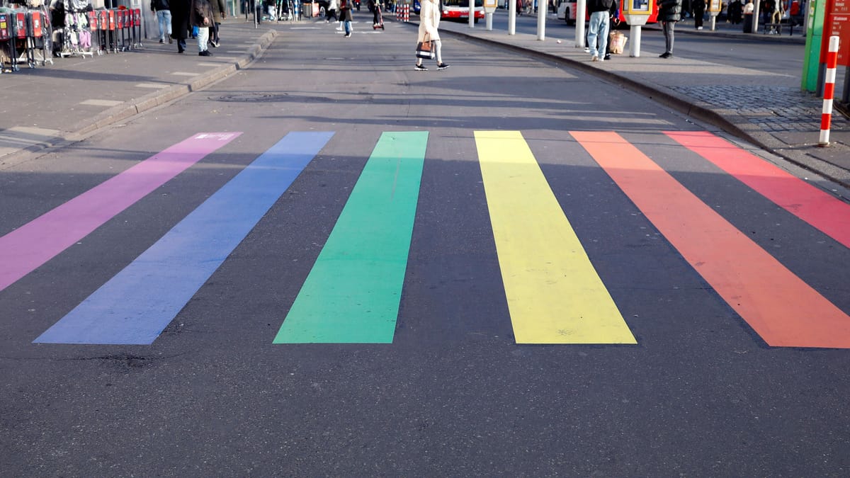 Bonn: Regenbogen-Zebrastreifen überklebt – Staatsschutz ermittelt