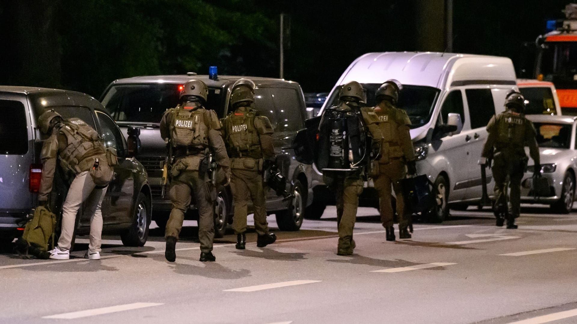 Gasalarm in Hamburg: Mann alarmiert SEK und verbarrikadiert sich