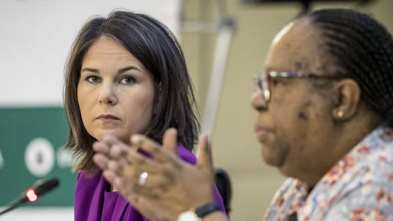 Annalena Baerbock sorgt für Lacher mit Versprecher in Südafrika Annalena Baerbock sorgt für Lacher mit Versprecher in Südafrika