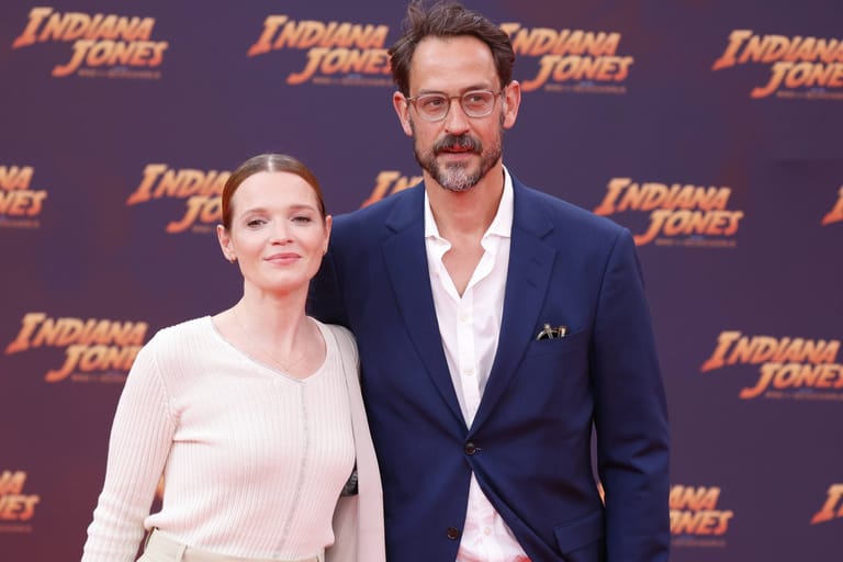 Karoline Herfurth macht Beziehung offiziell: Ihr Ehemann steht hinter der Kamera