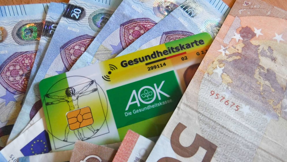 Krankenkassen-Beiträge sollen steigen: So teuer wird es für Sie | Tabelle