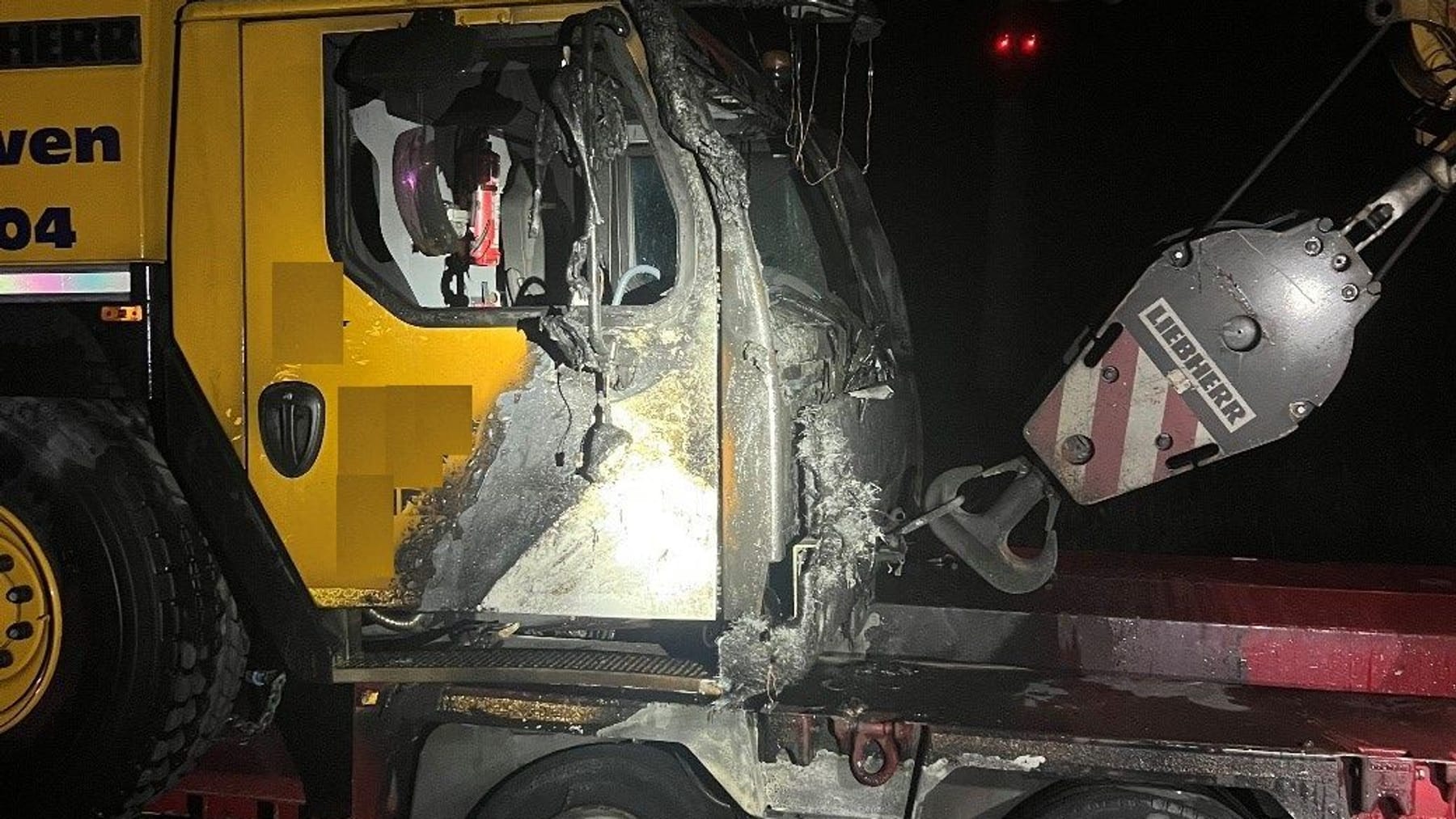 Schwerlast-Unfall legt A27 lahm – massive Probleme bei Deichbrand-Anreise