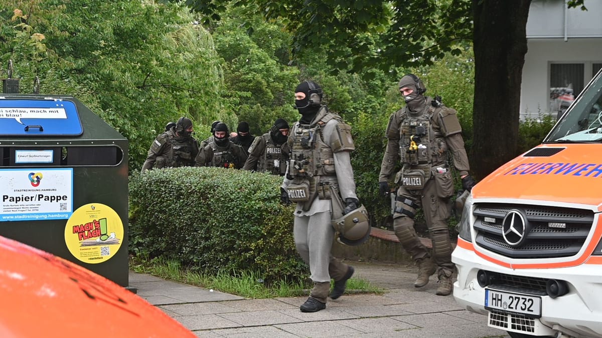 SEK-Einsatz in Hamburg: Nachbarn berichten von Schreien – Mann in Klinik