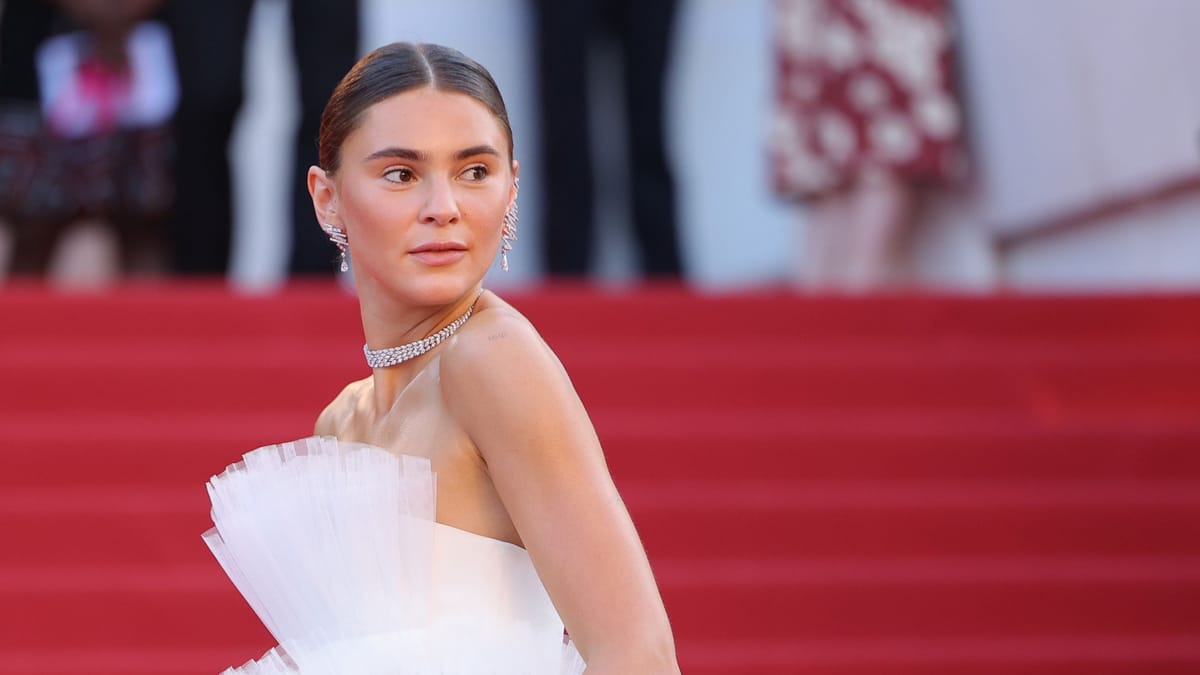 Stefanie Giesinger: GNTM-Star zeigt im Bikinioberteil Dekolleté