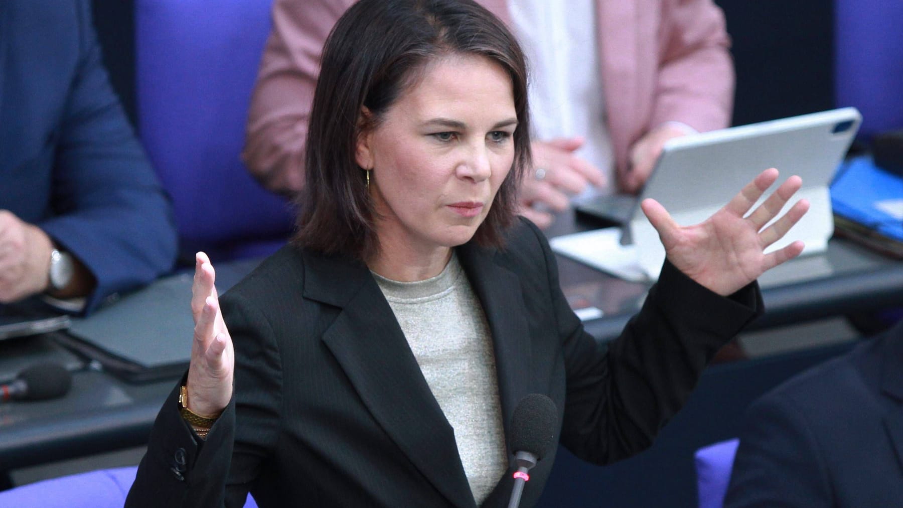 Israel-Evakuierung: Annalena Baerbock erntet Kritik von CDU Politiker Israel-Evakuierung: Annalena Baerbock erntet Kritik von CDU Politiker