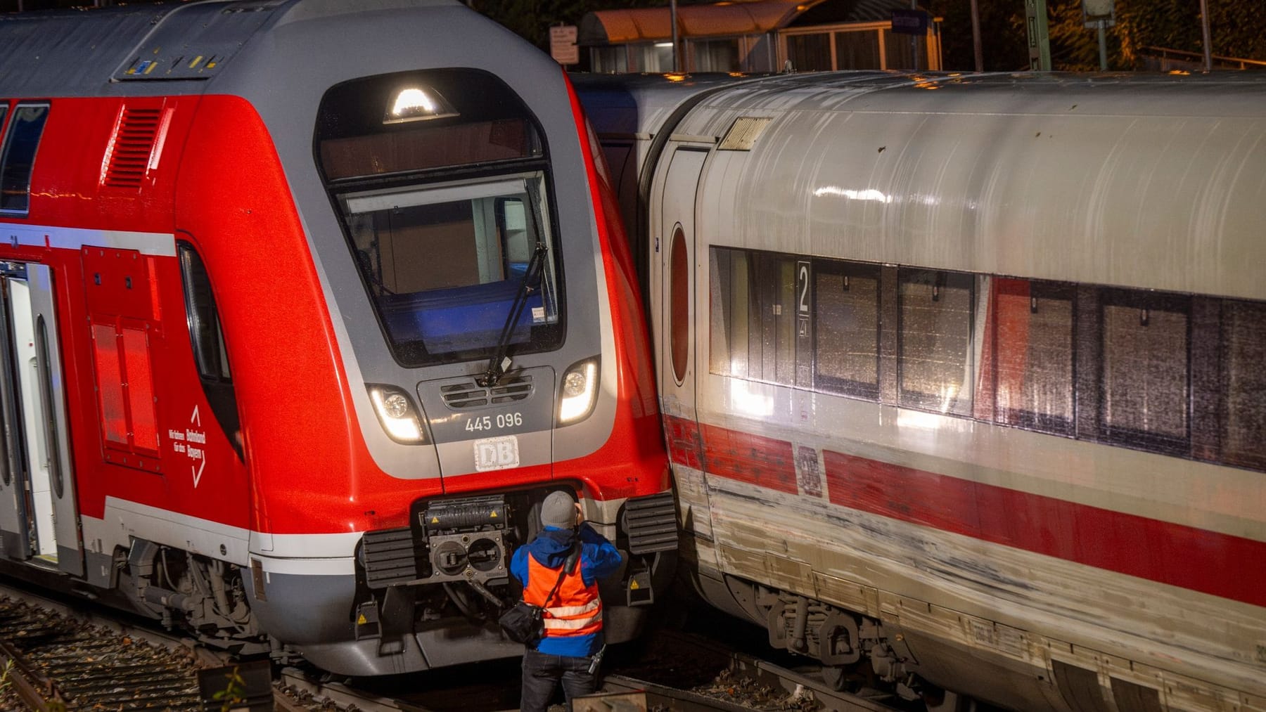 ICE kollidiert mit Regionalzug bei München: Knapp an Katastrophe vorbei