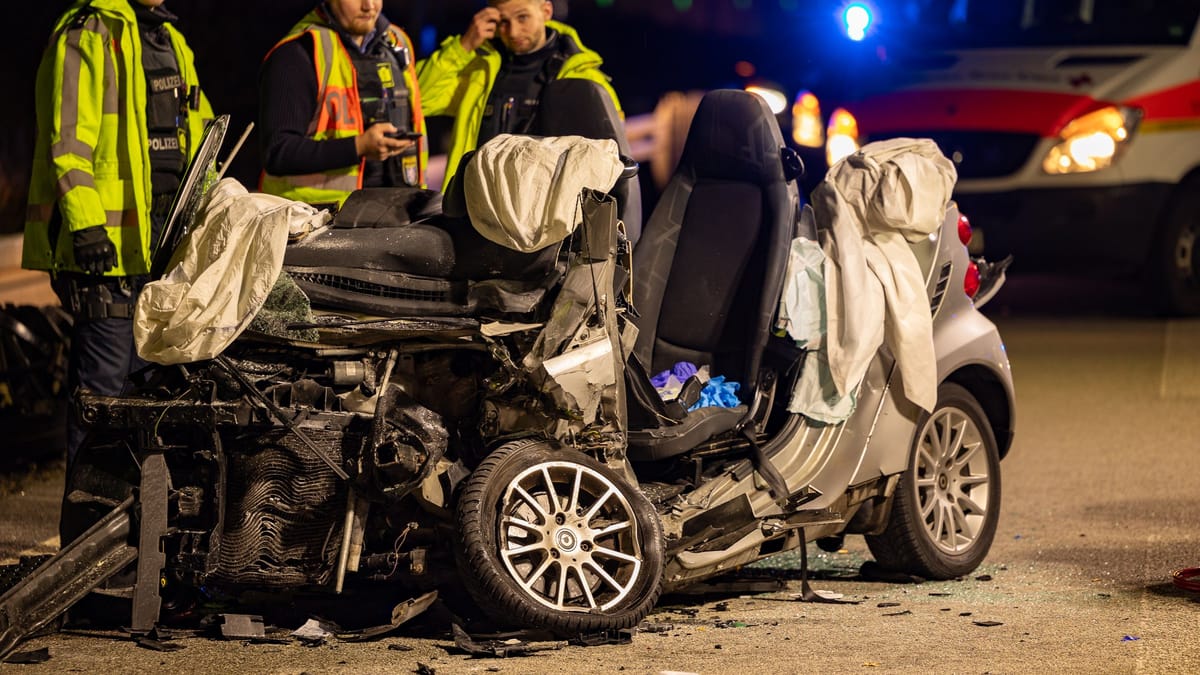Frankfurt | Horror-Unfall auf der A3: Fahrer im Auto eingeklemmt