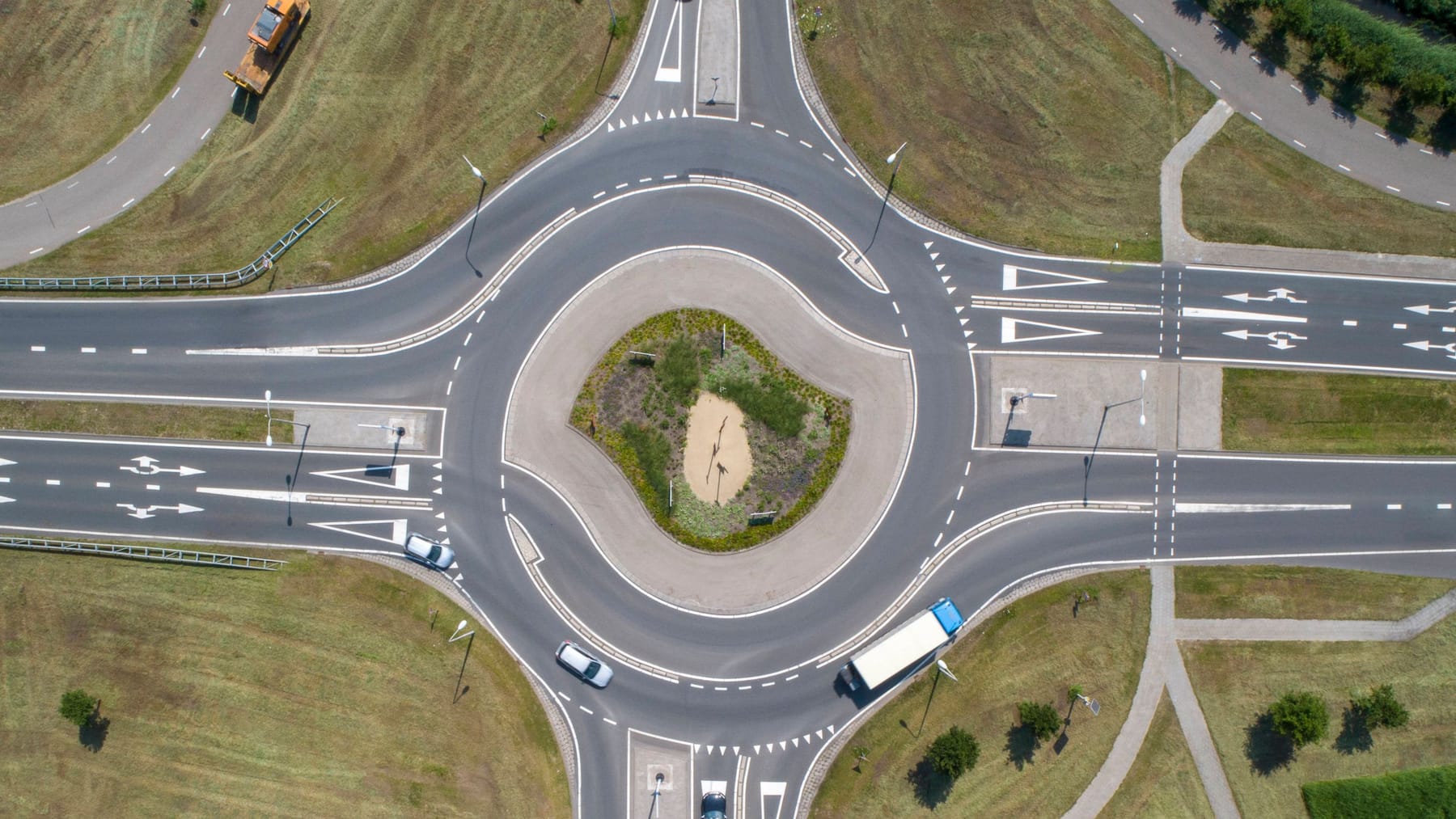 Fahren im Kreisverkehr: So funktioniert der Turbokreisverkehr | Auto