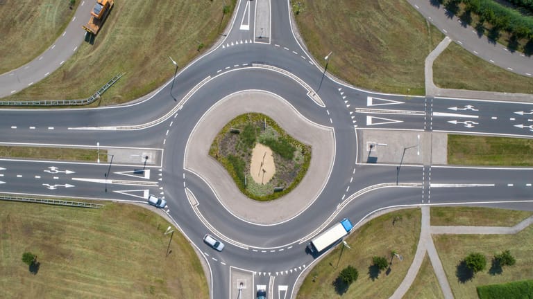 Fahren im Kreisverkehr: So funktioniert der Turbokreisverkehr | Auto