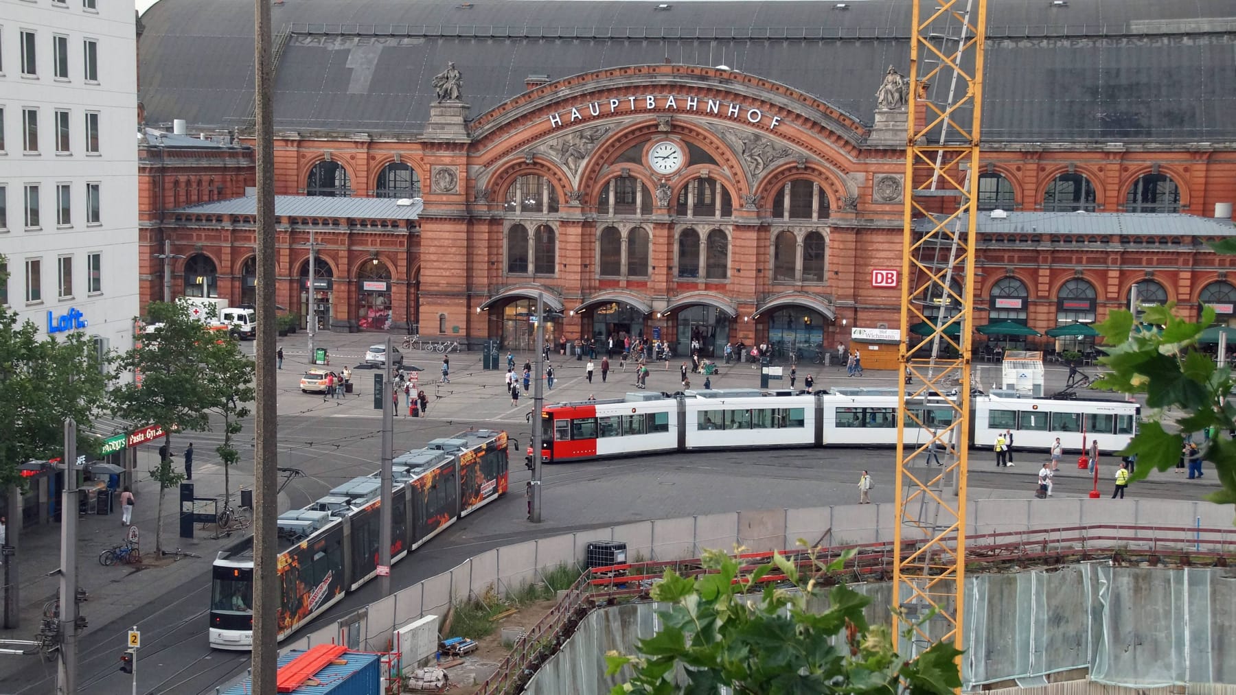 Hauptbahnhof Bremen: Messerattacke auf 18-Jährigen – Soldaten schreiten ein