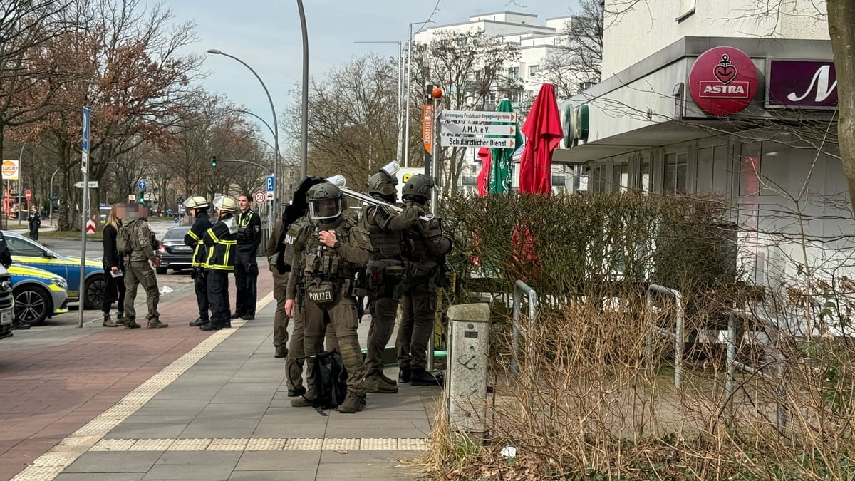 SEK-Einsatz in Hamburg: 50-Jähriger in Osdorf droht mit Messern – Festnahme