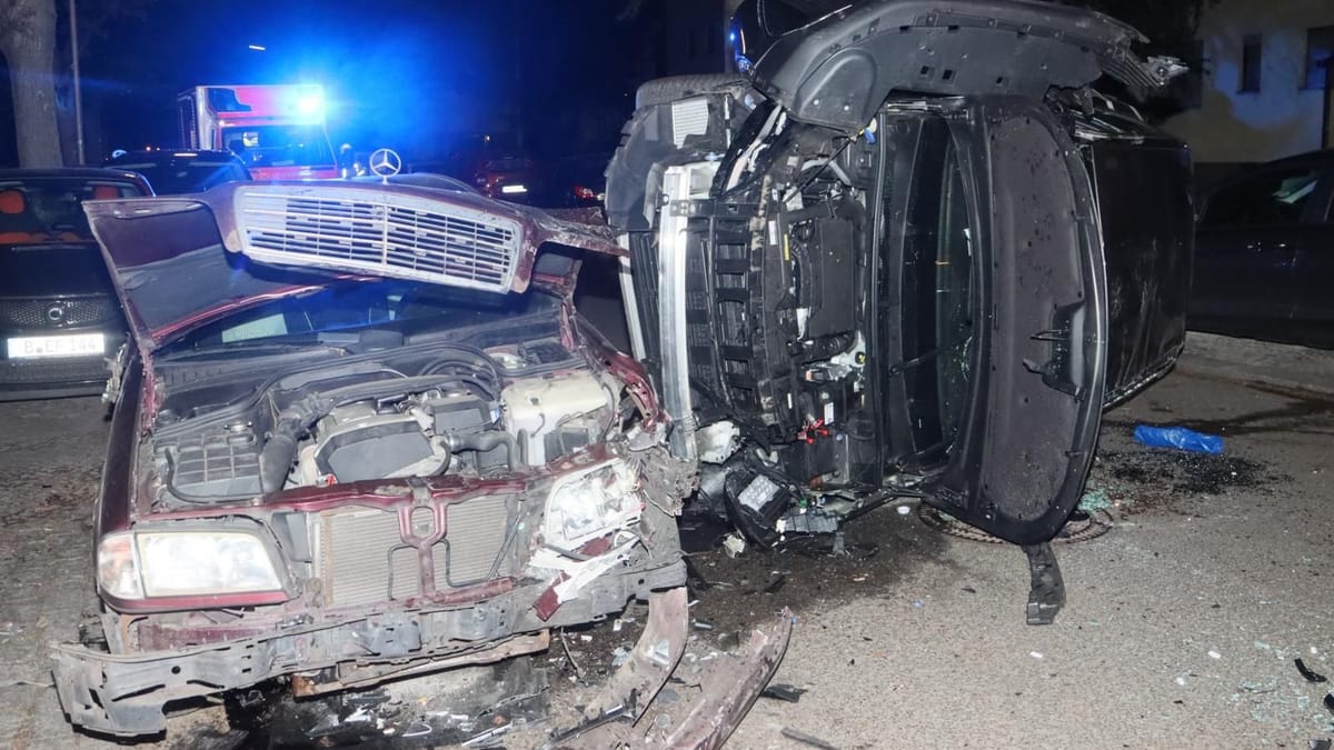 Berlin: Schwerer Unfall – Lachgas-Flaschen in Trümmerfeld gefunden