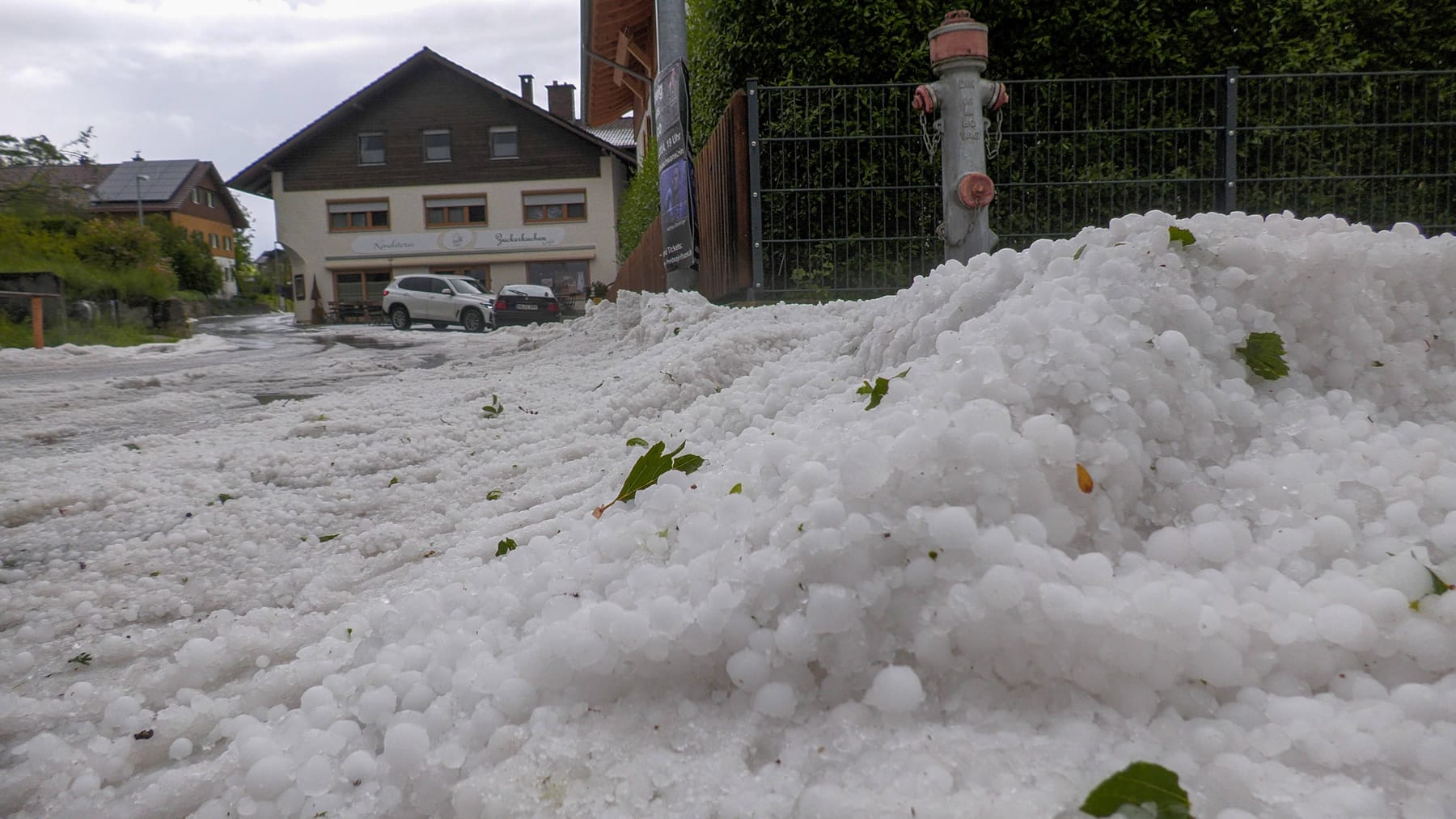 Unwetter in Bayern: Starkregen und Hagel führen zu Überflutungen