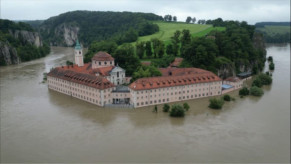 Hochwasser in Bayern aktuell: Überschwemmungen an Kloster an der Donau