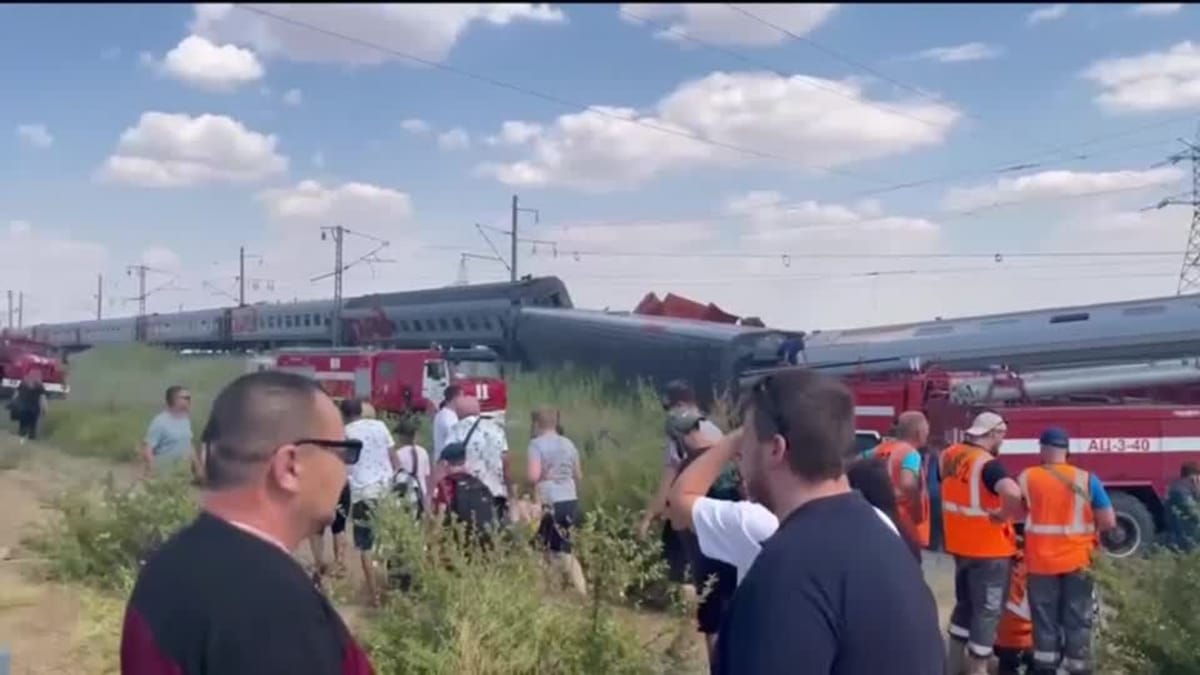 Russland: Zug entgleist nach Zusammenprall mit LKW – 140 Verletzte
