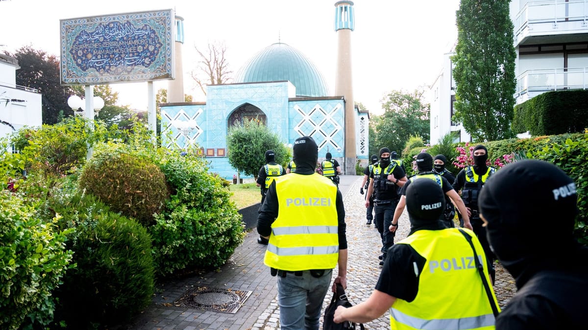 Islamisches Zentrum in Hamburg verboten: Razzia an "Blauer Moschee"