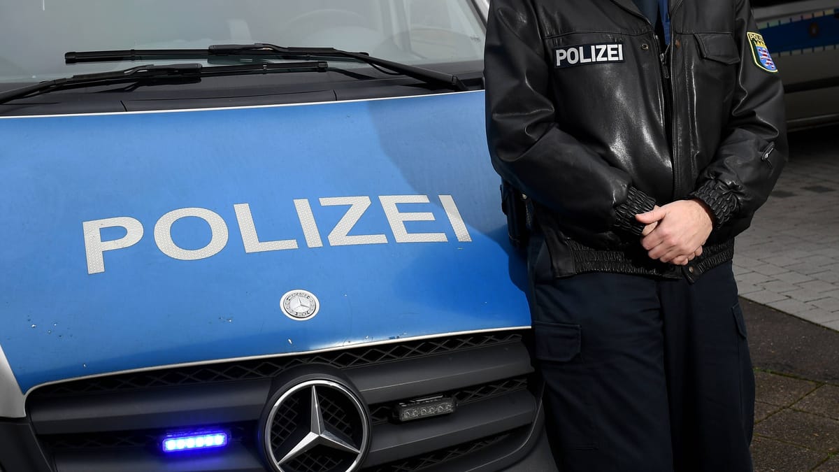 Frankfurt: Mann bedroht Nachbarn mit Messer und attackiert Polizisten
