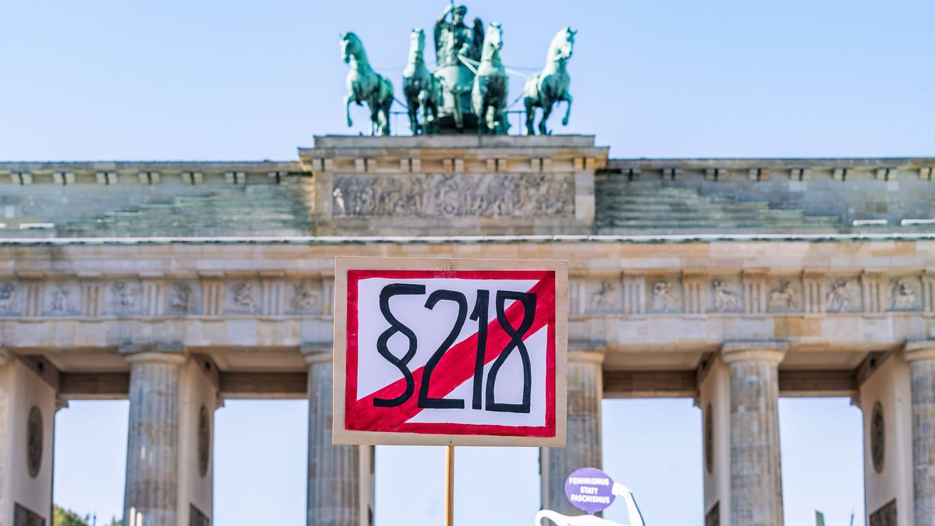 Schwangerschaftsabbruch: Bundestag soll über Paragraf 218 beraten