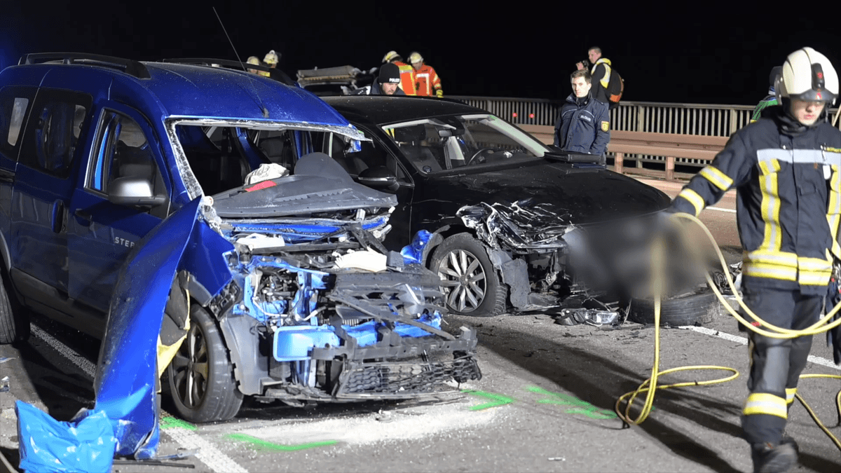 Ortenaukreis: Frontalcrash auf B33 fordert drei Schwerverletzte