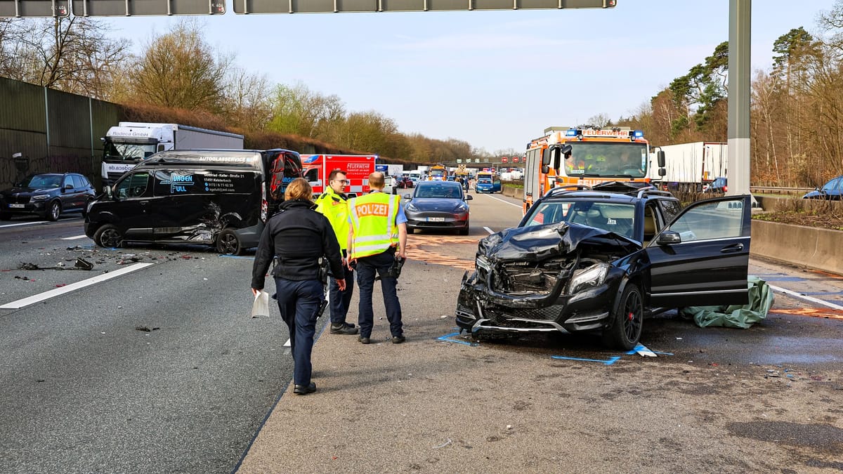 Unfall auf A3 bei Frankfurt: Zwei Männer schwer verletzt – Lebensgefahr