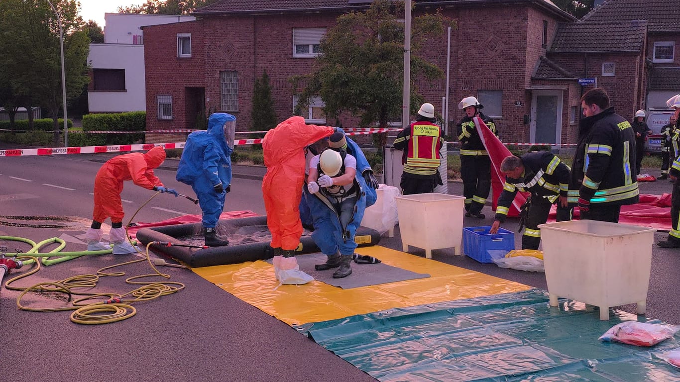 Übach-Palenberg: SEK stürmt Drogenlabor – Polizisten verletzt