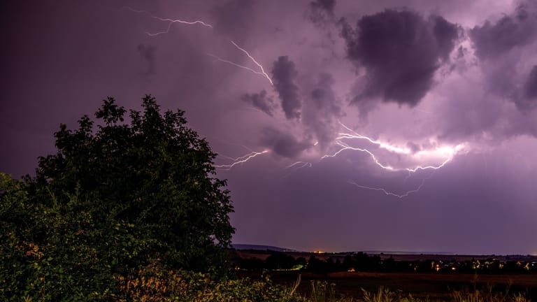 Wetter am Wochenende: Hier drohen Hitze-Unwetter, Tornados und Starkregen