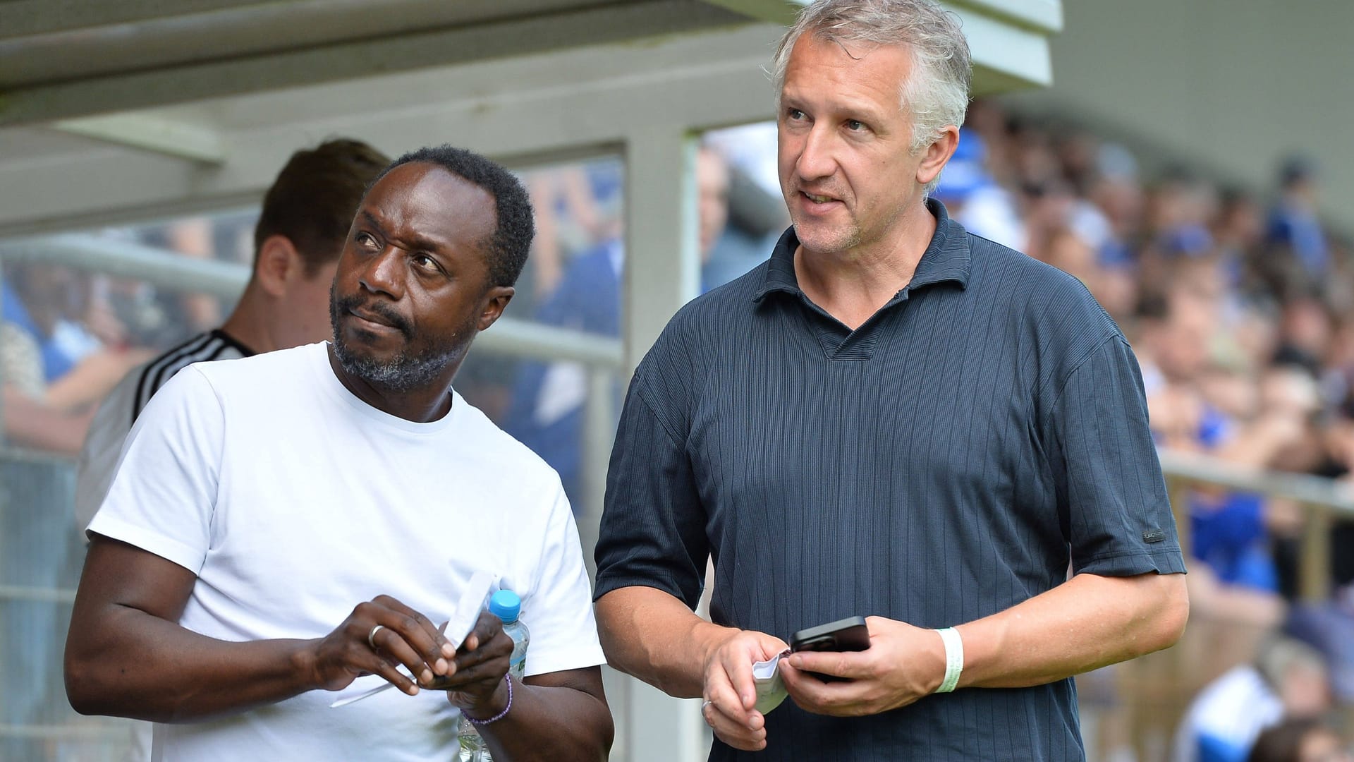 Beben bei Schalke 04: Ben Manga muss gehen | 2. Bundesliga