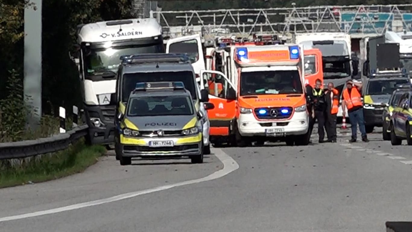 A1 bei Hamburg: Lkw-Fahrer stirbt am Steuer